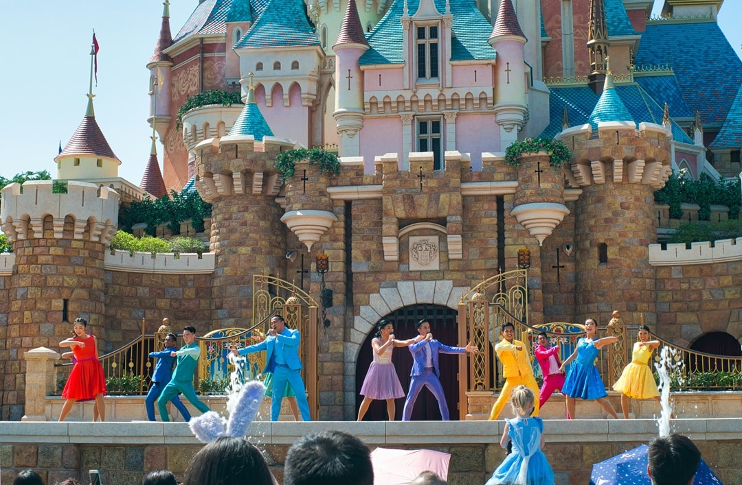 12 Must-Have Princess Party Ideas {Plus a Magical Bonus Idea!} - One ...